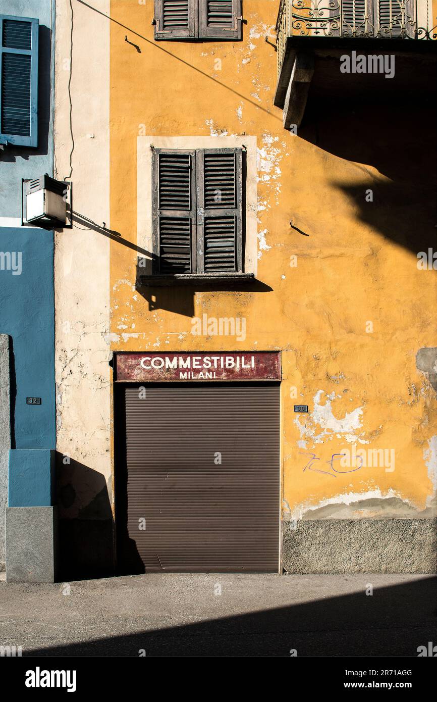 Switzerland shop sign closed hi-res stock photography and images - Alamy