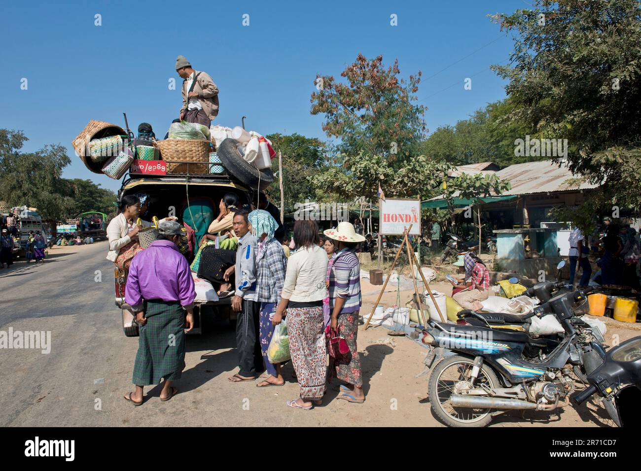 Local life myanmar hi-res stock photography and images - Alamy