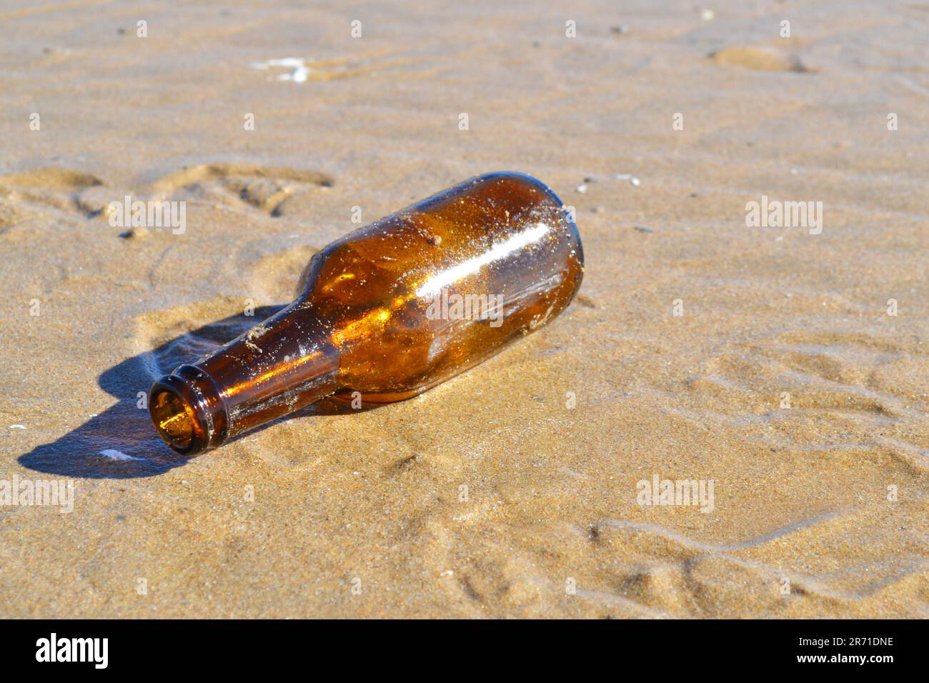 Empty bottle alcohol on beach hi-res stock photography and images - Alamy