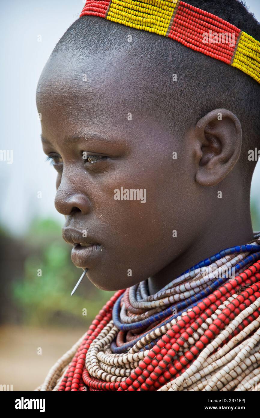 Karo tribe hi-res stock photography and images - Alamy