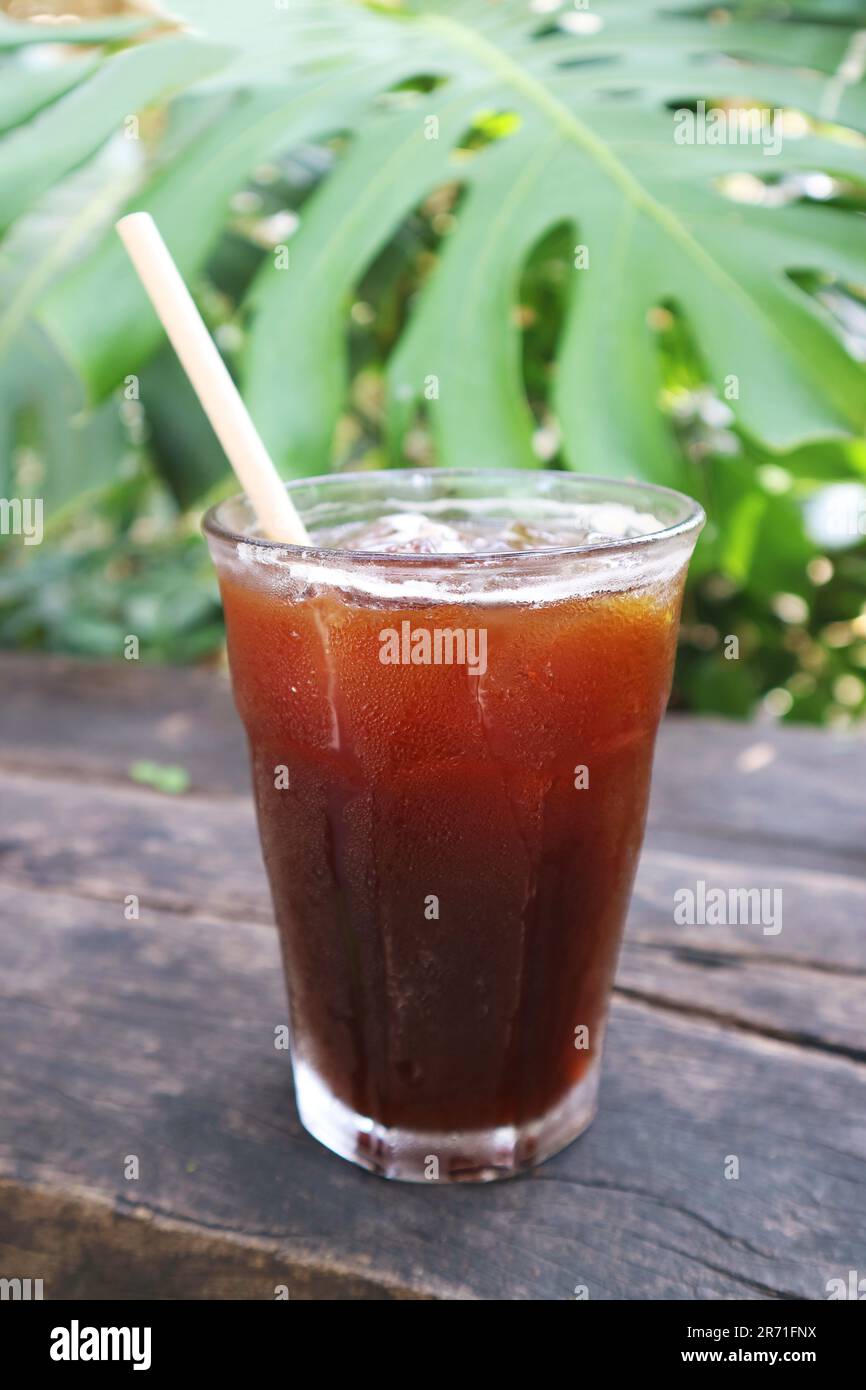 Monstera deliciosa table hi-res stock photography and images - Alamy