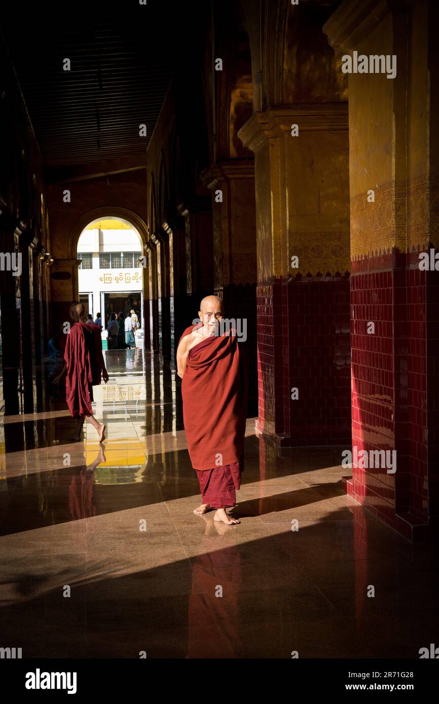 Myanmar, Mandalay, Mahamuni paya Stock Photo - Alamy