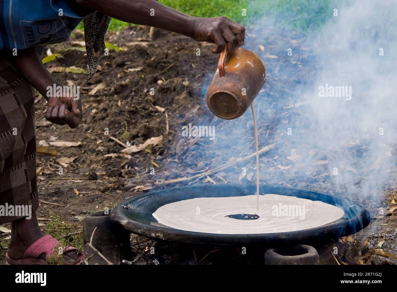 Ethiopian cooking hi-res stock photography and images - Alamy
