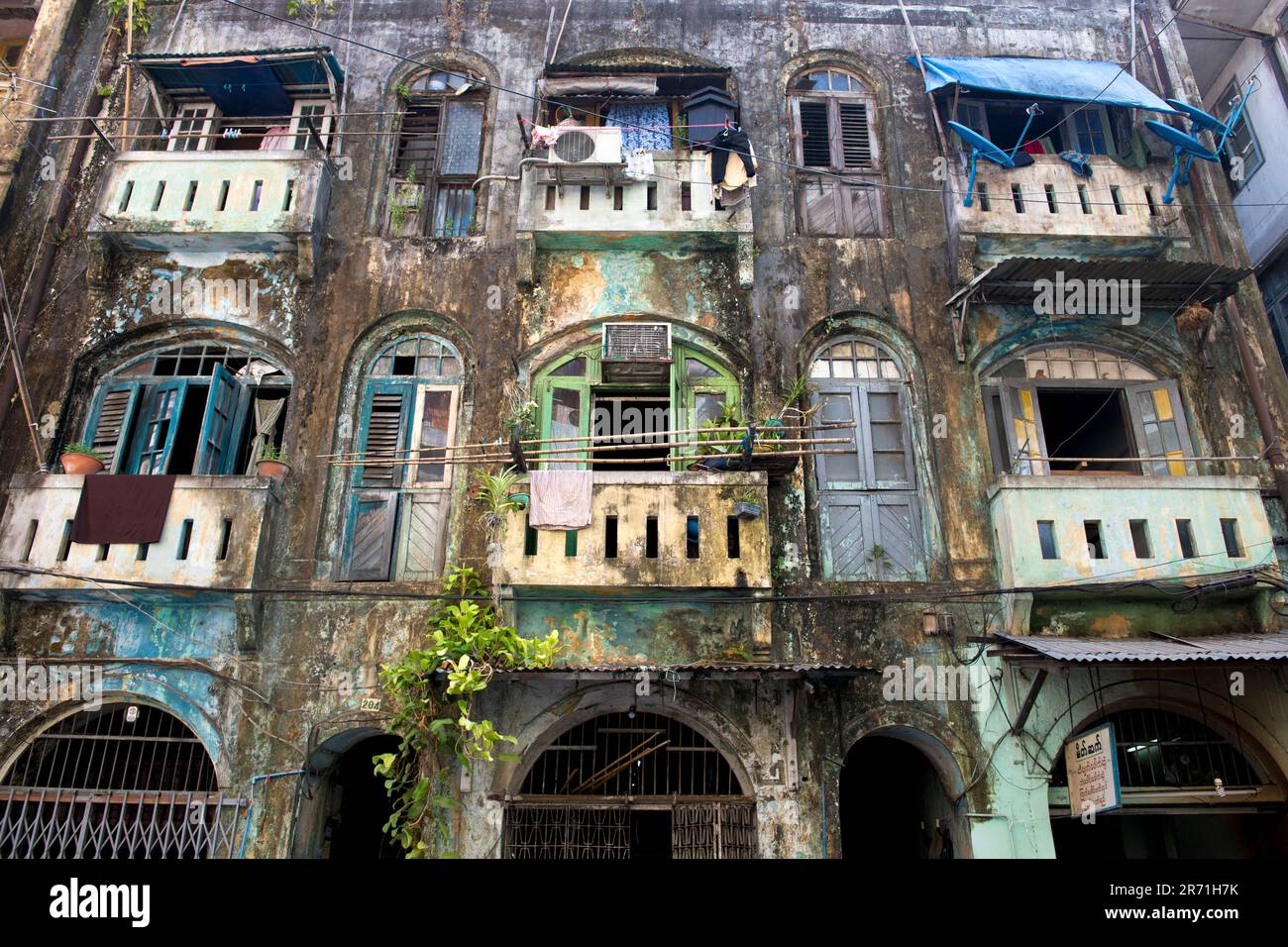 Myanmar, Yangon, City. Old house Stock Photo - Alamy