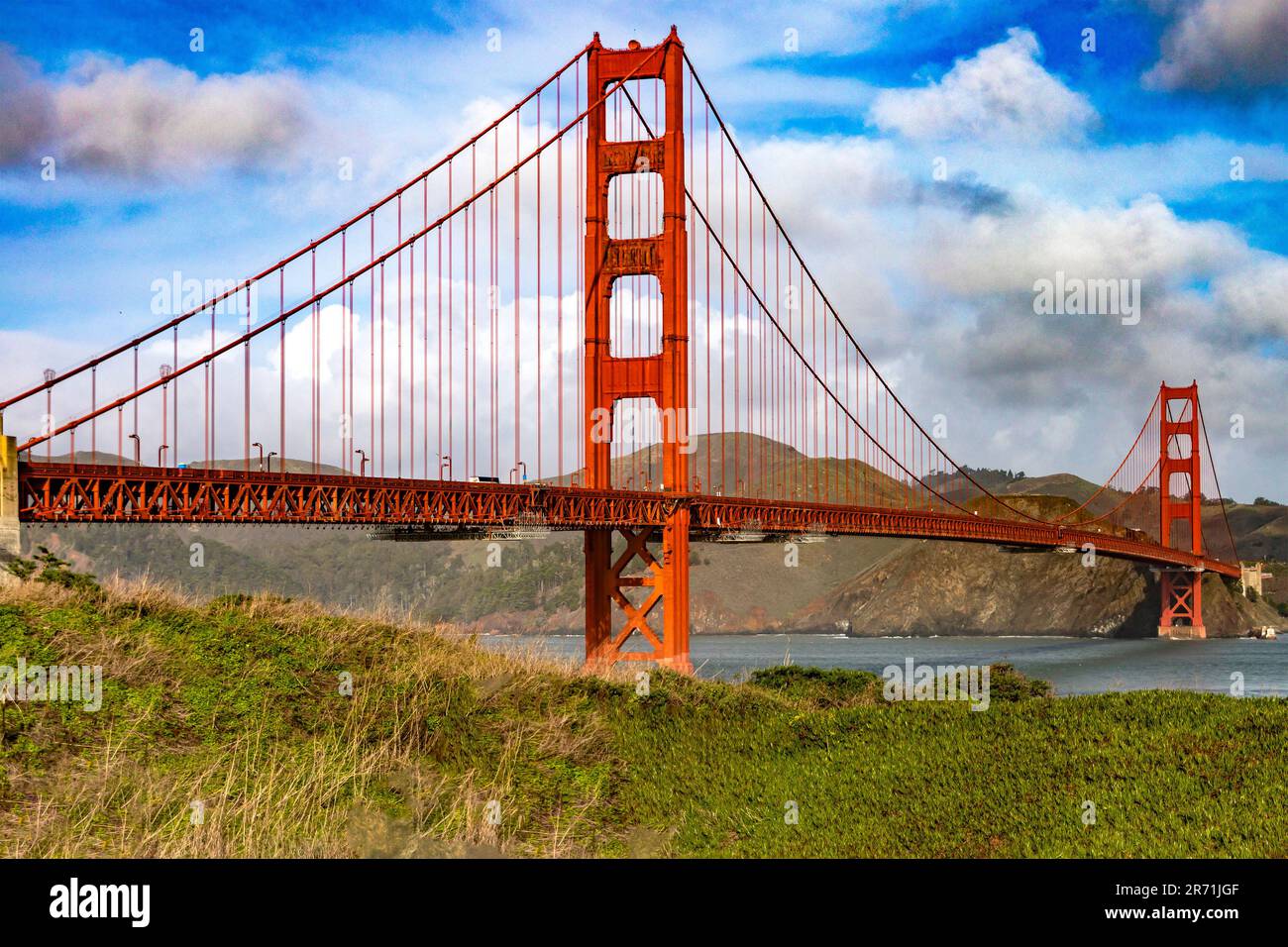 Incredible photograph of the Golden Gate Bridge of San Francisco in ...