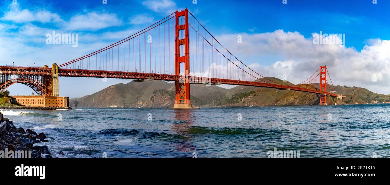 Panoramic view of the Golden Gate Bridge in San Francisco, California ...