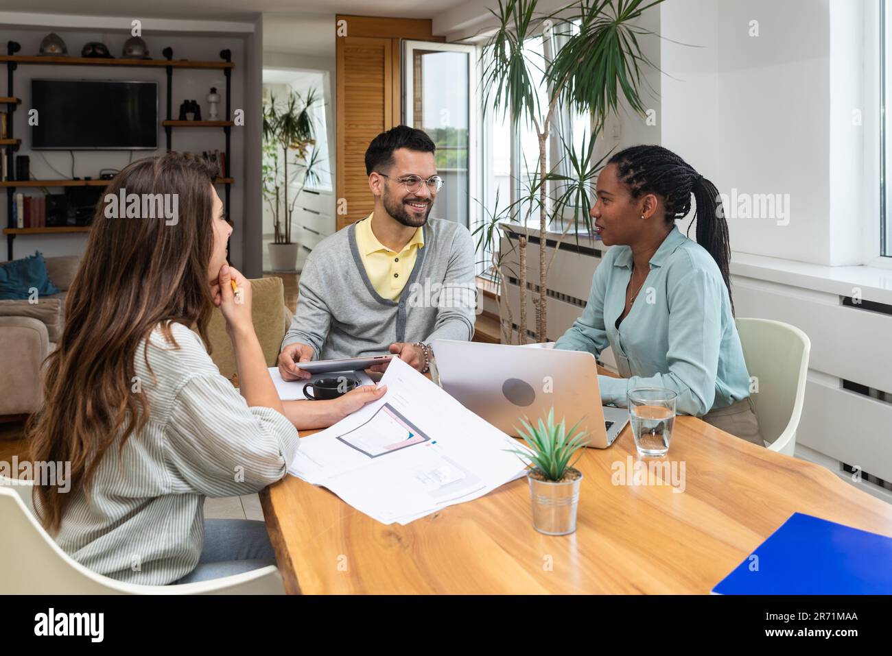 Architect client desk hi-res stock photography and images - Alamy