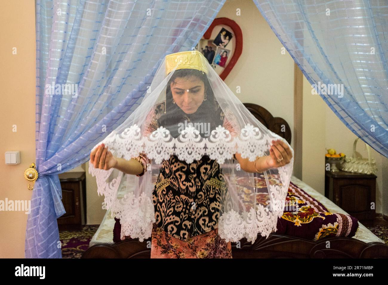 Uzbekistan bukhara young woman hi-res stock photography and images - Alamy