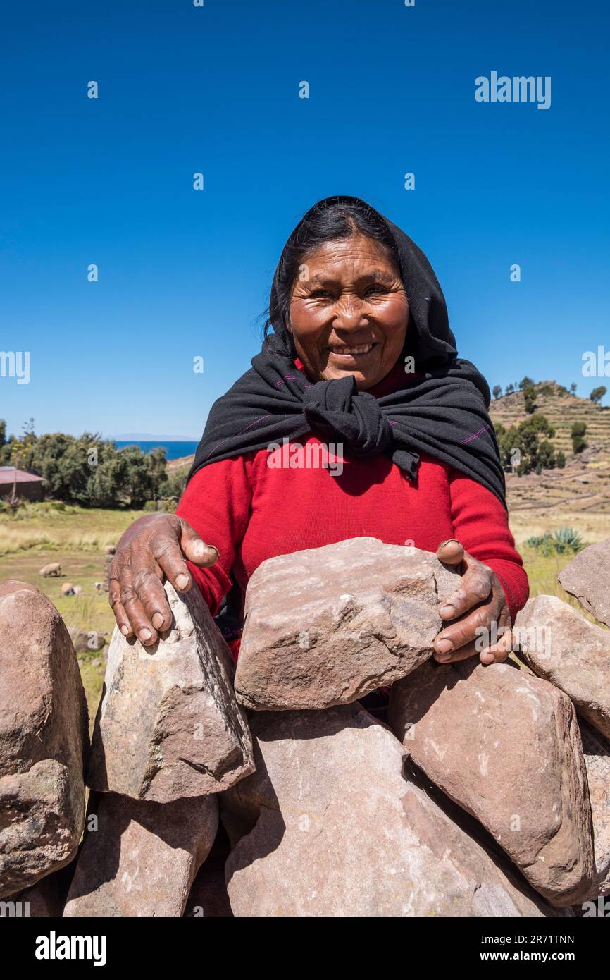 Isla de taquile. titicaca lake. peru Stock Photo - Alamy