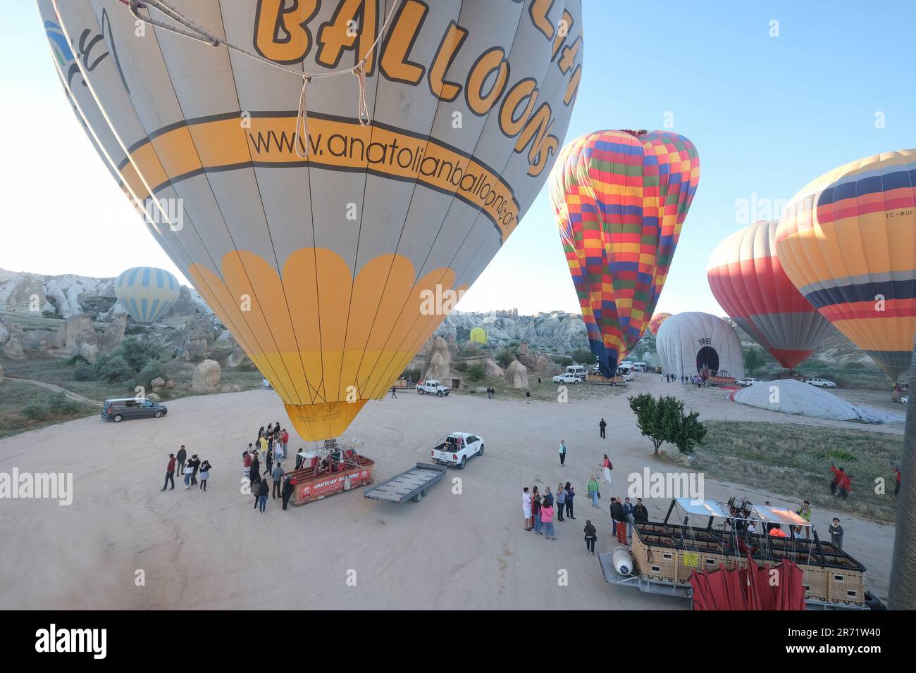 Hot air ballon landing after over Cappadocia, Turkey Stock Photo - Alamy