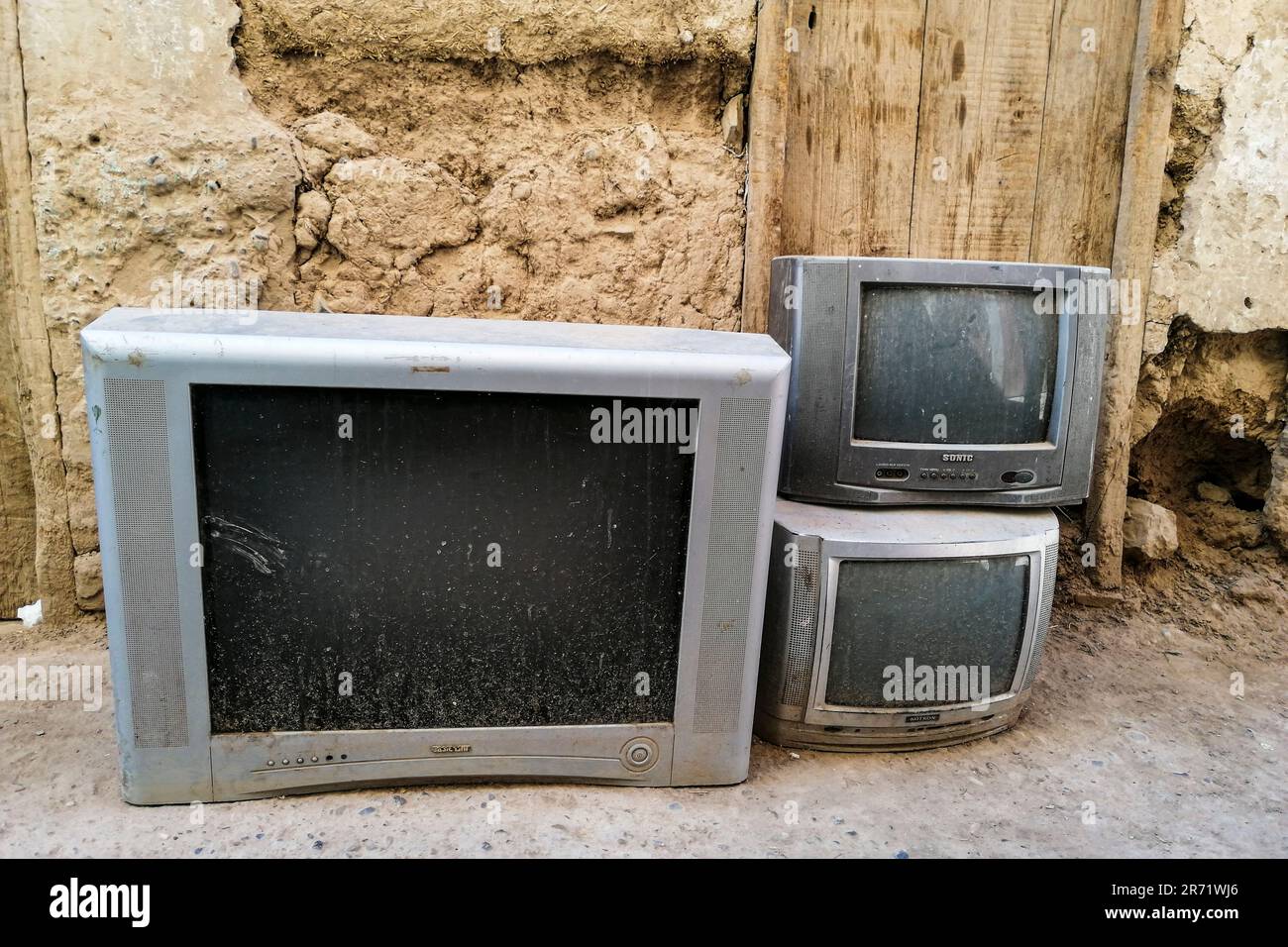 Morocco. Rissani. old television Stock Photo - Alamy