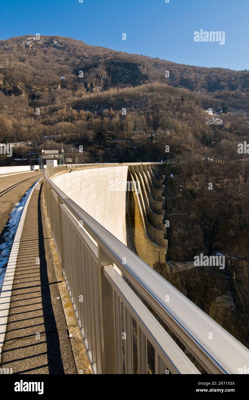 Verzasca dam. Verzasca Valley. Switzerland Stock Photo - Alamy