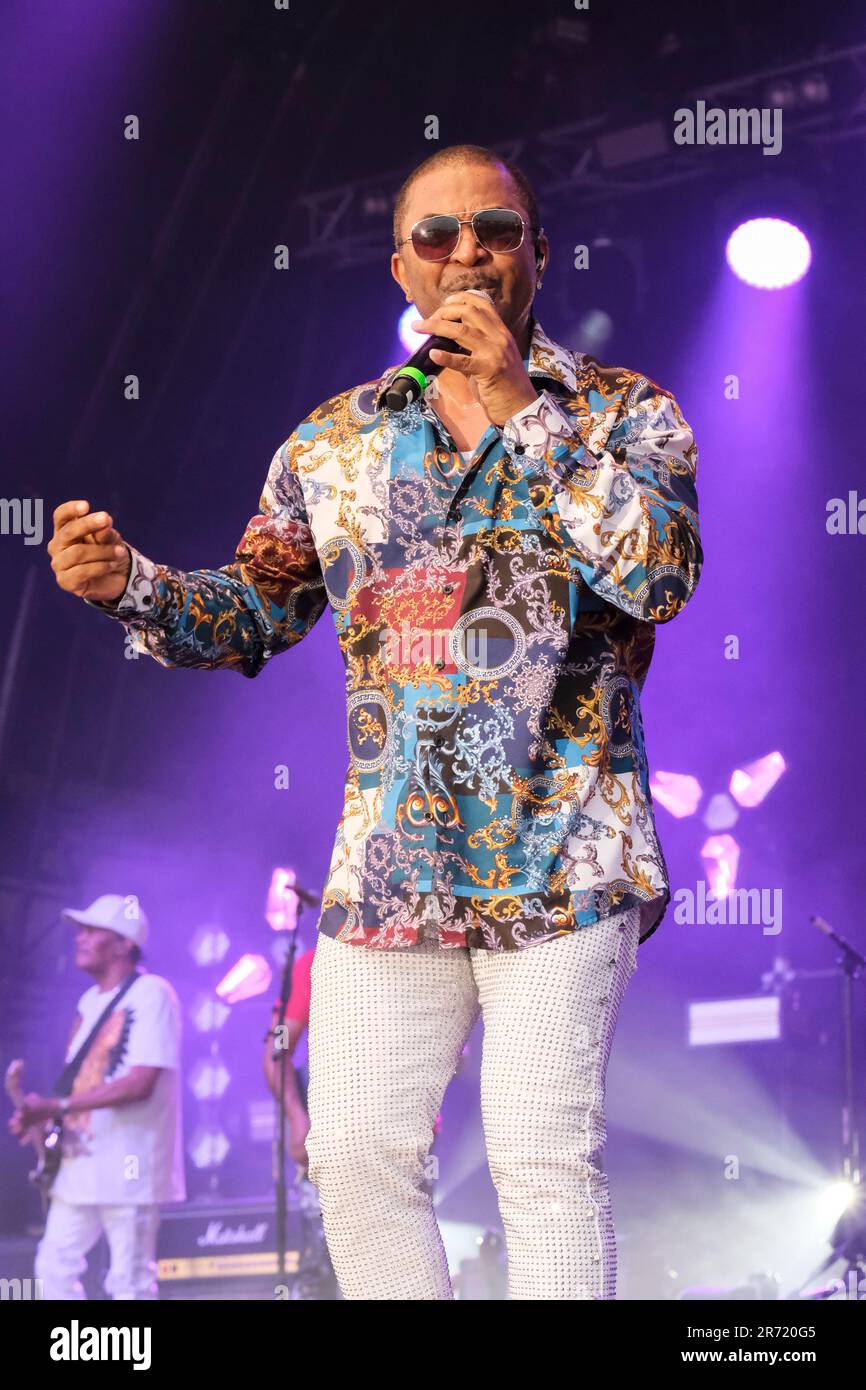 Shawn McQuiller of Kool and the Gang performing at the Cambridge Club ...