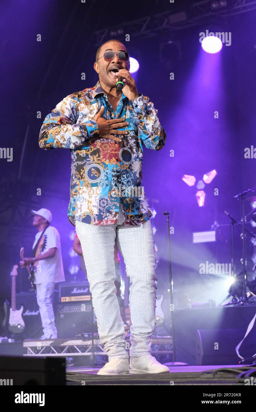 Shawn McQuiller of Kool and the Gang performing at the Cambridge Club ...