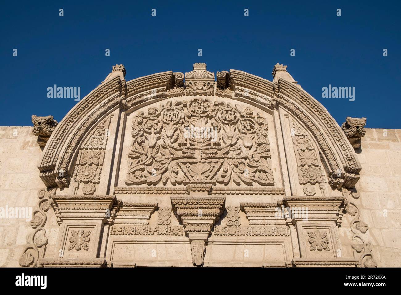 Baroque decorations hi-res stock photography and images - Alamy