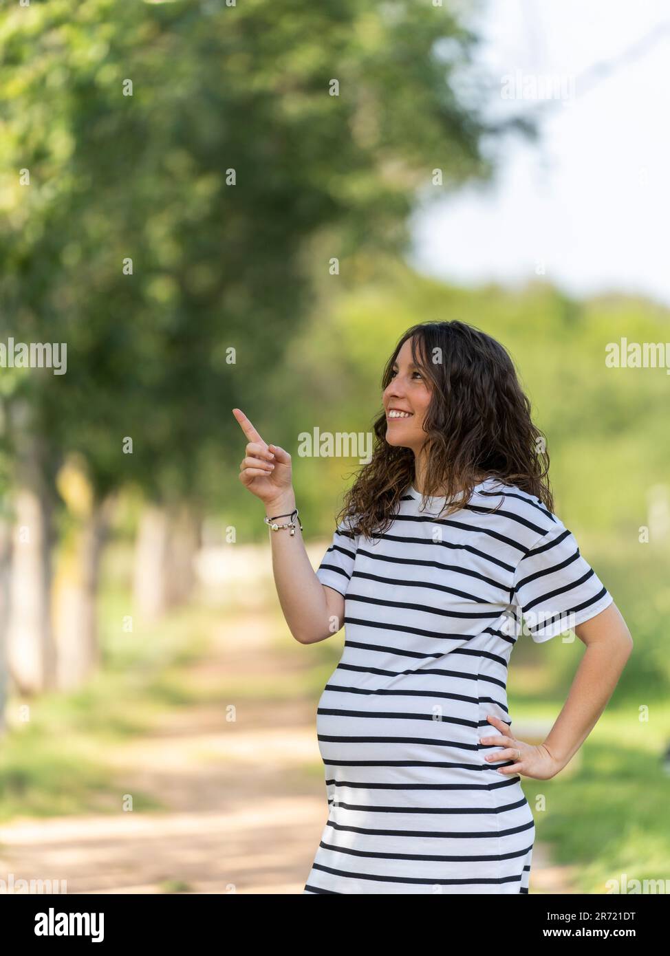 Photo with copy space to insert something with a pregnant woman ...
