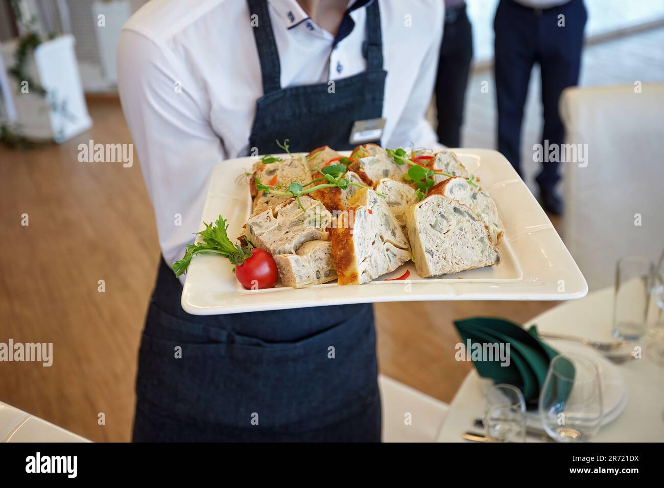 Waiter serving food presentation hi-res stock photography and images ...