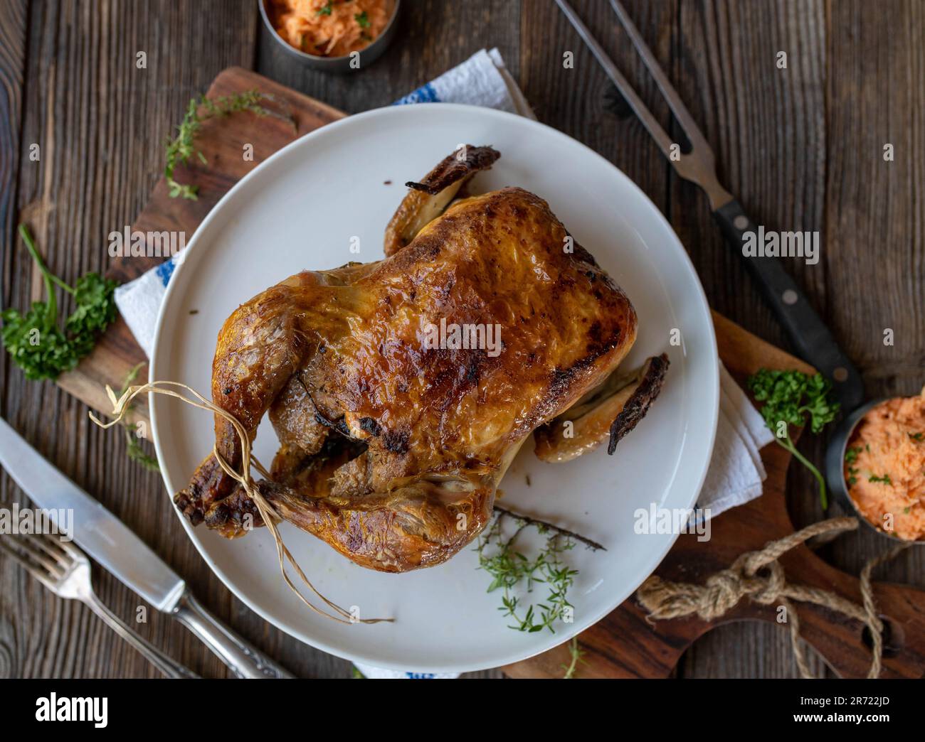 Whole roast chicken plate hi-res stock photography and images - Alamy