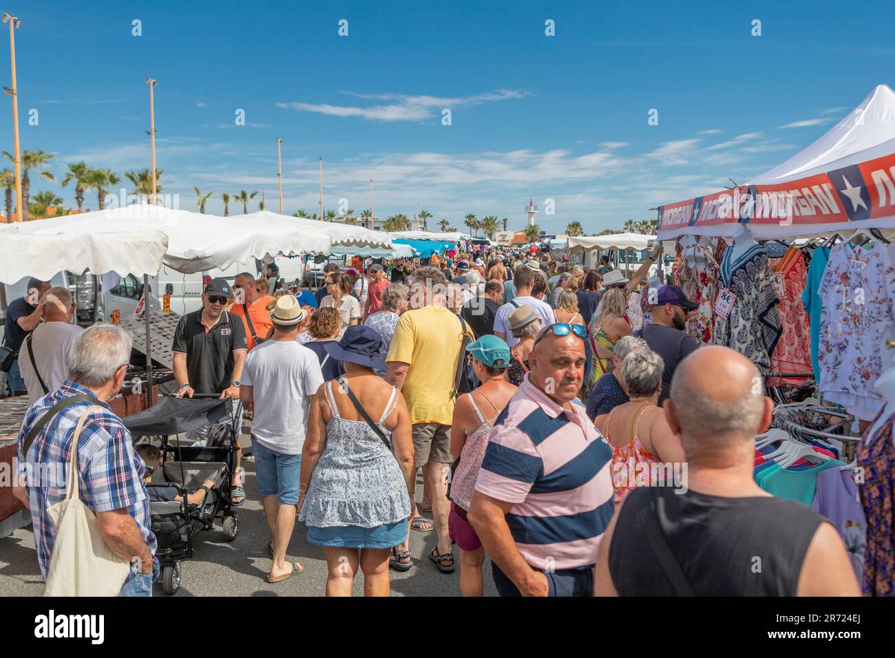 Crowded village hi-res stock photography and images - Alamy