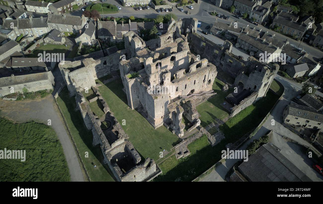 Middleham Castle, childhood home of Richard III Stock Photo - Alamy