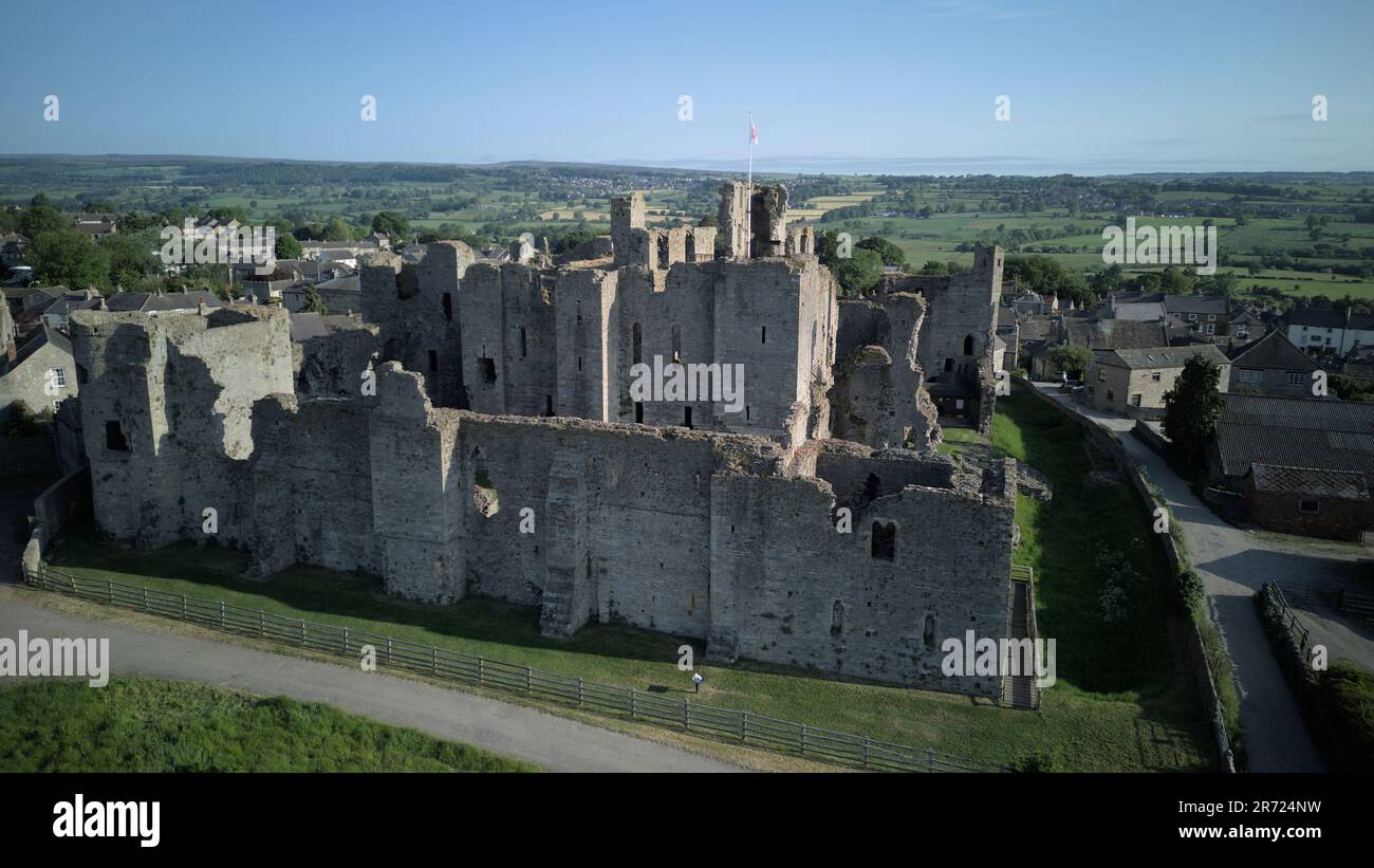 Middleham Castle, childhood home of Richard III Stock Photo - Alamy