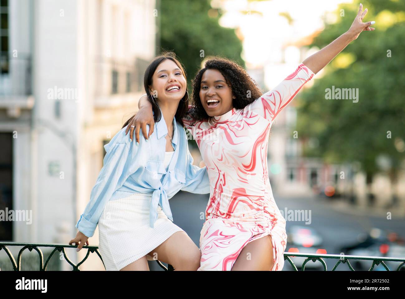 Two people laughing together hi-res stock photography and images - Alamy