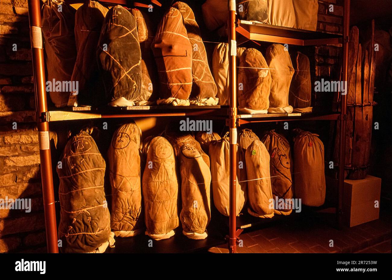 Perù Leymebamba Detail of a mummy inside the fardo in the laboratory of ...
