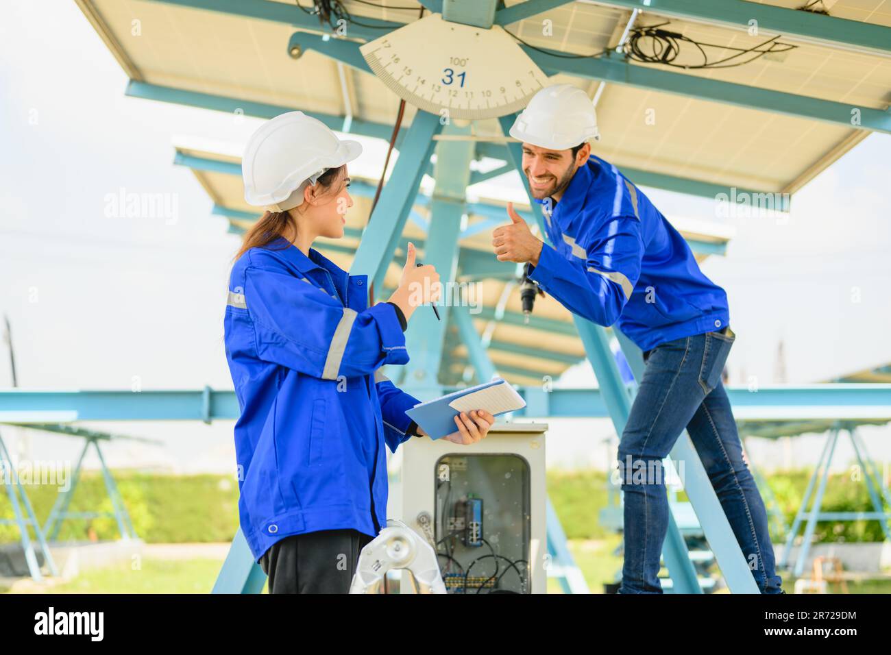 Technicians workers installing solar panels at solar cell farm Stock ...