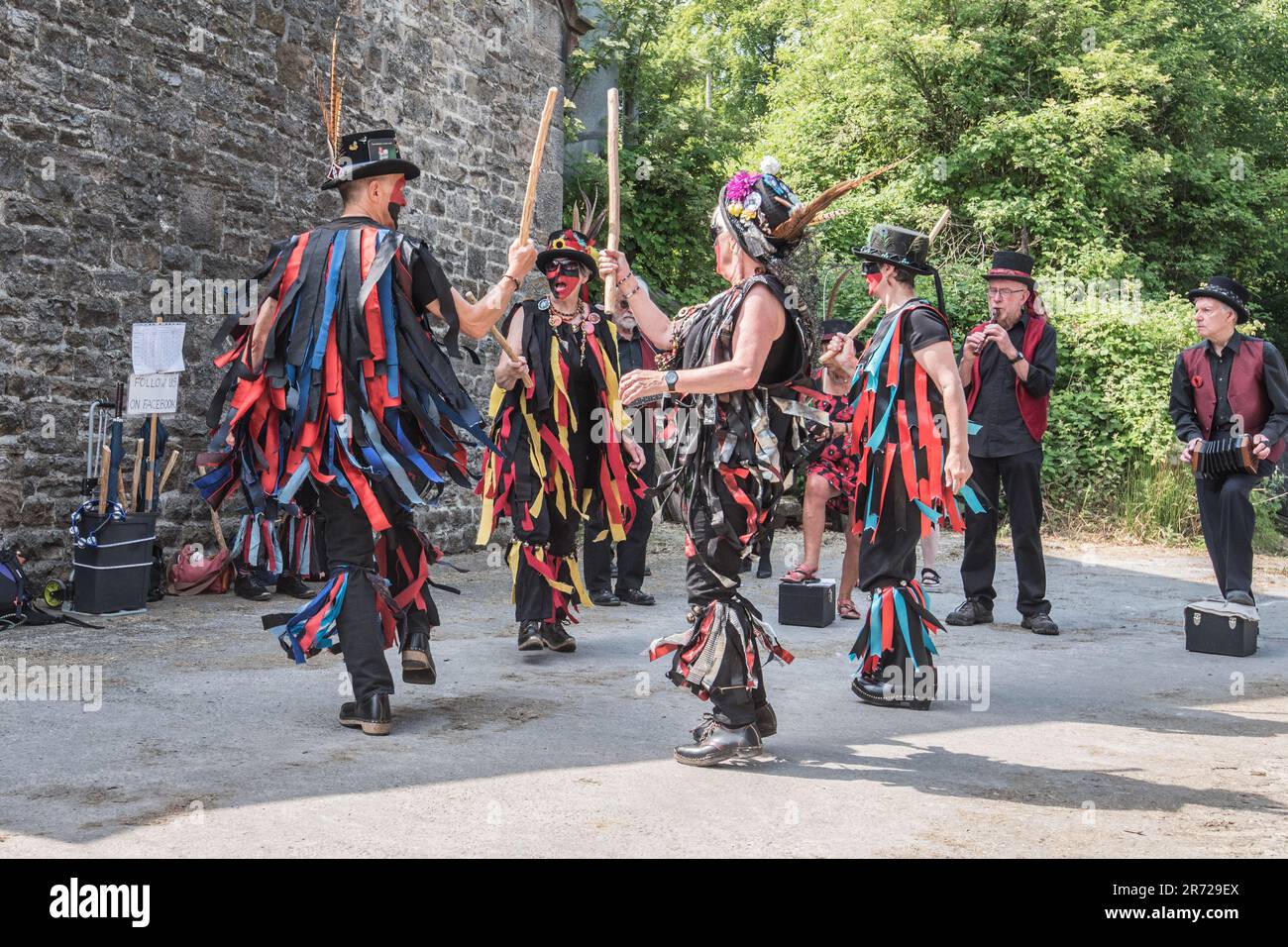 Flagcrackers of Craven Morris side performing at Cappelside Farm ...