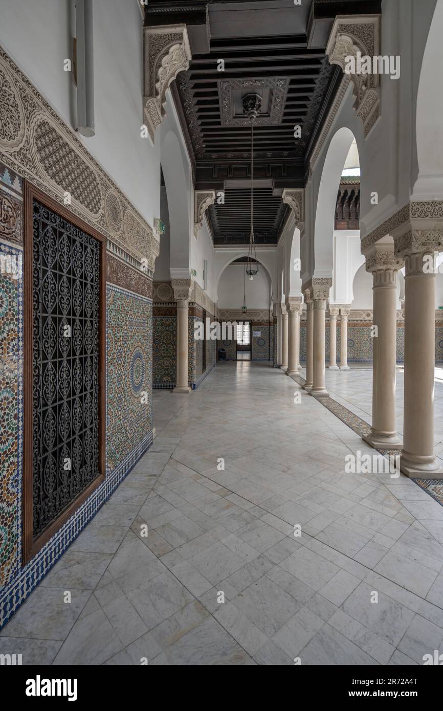 Paris, France - 06 10 2023: The great mosque of Paris. View of a ...