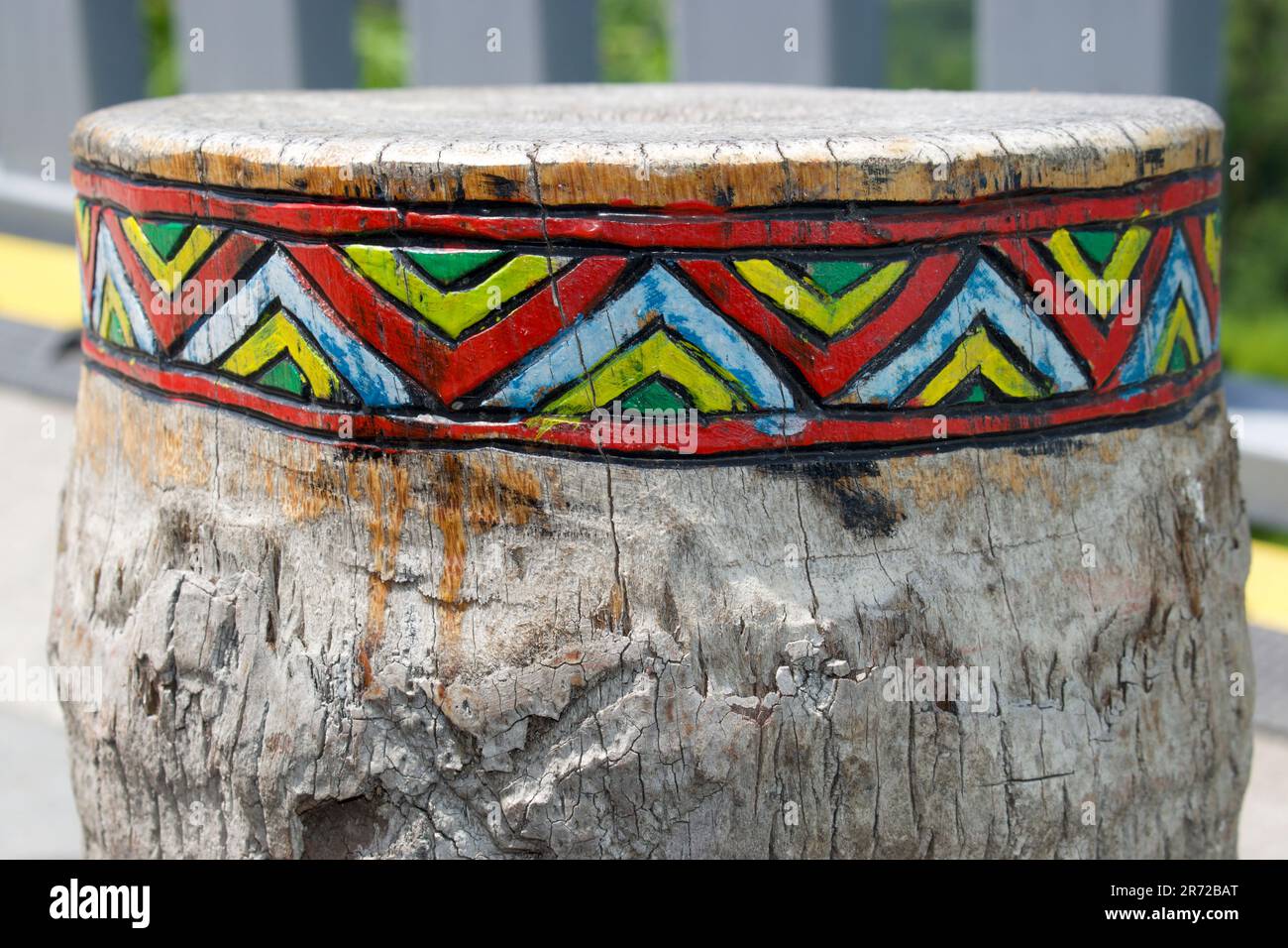 Tribal art tree hi-res stock photography and images - Alamy
