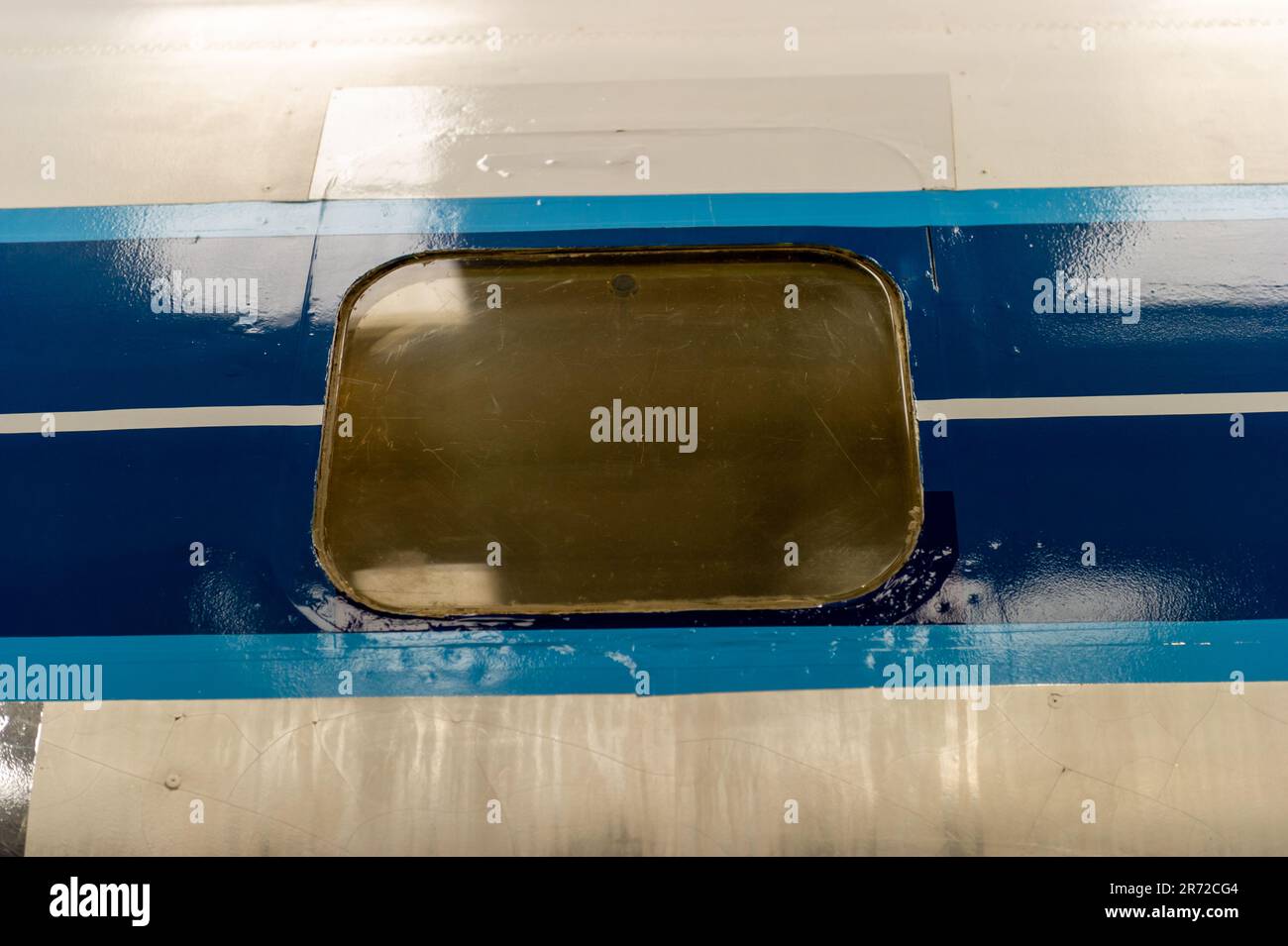 DH Comet 106 1A with square windows at the De Havilland Aircraft Museum ...