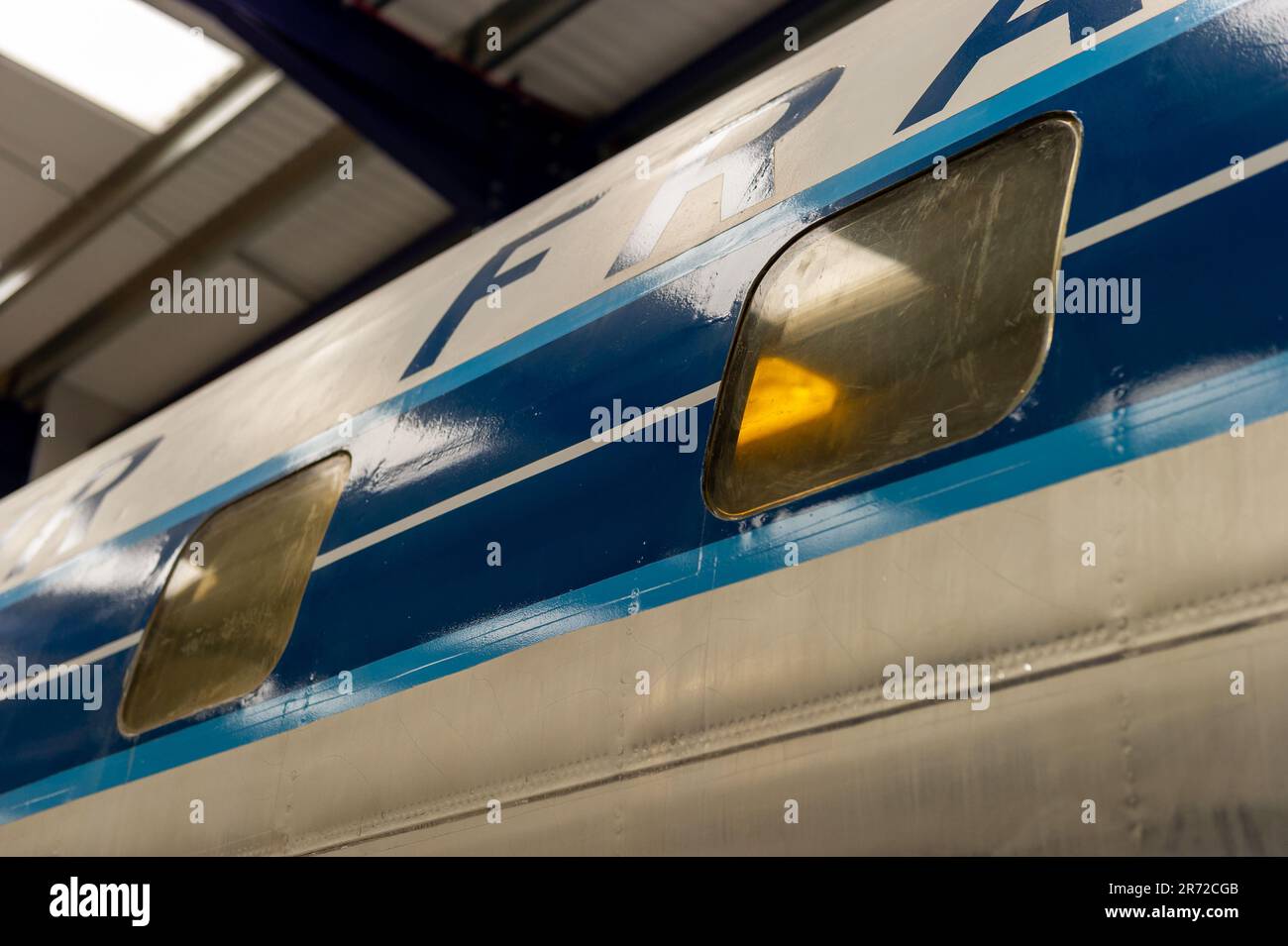 DH Comet 106 1A with square windows at the De Havilland Aircraft Museum ...