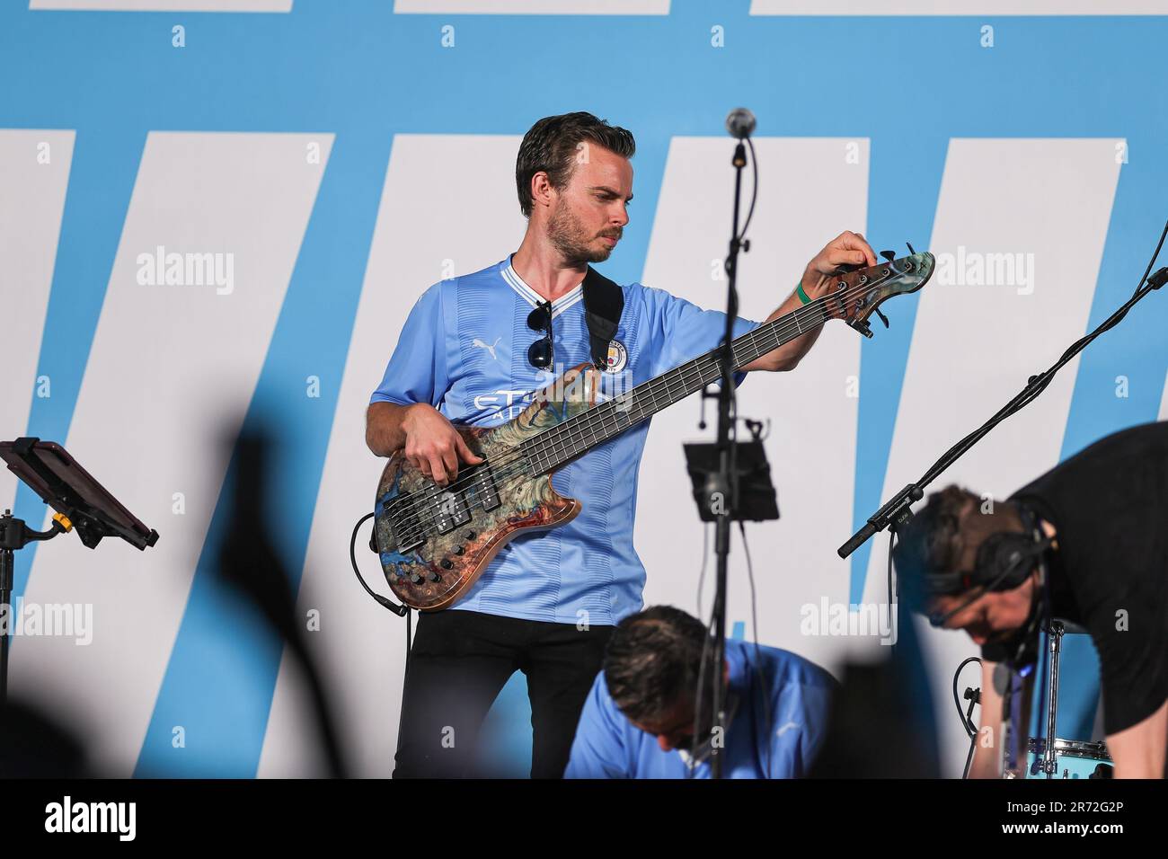The band sets up during Manchester City's Treble victory parade at St ...