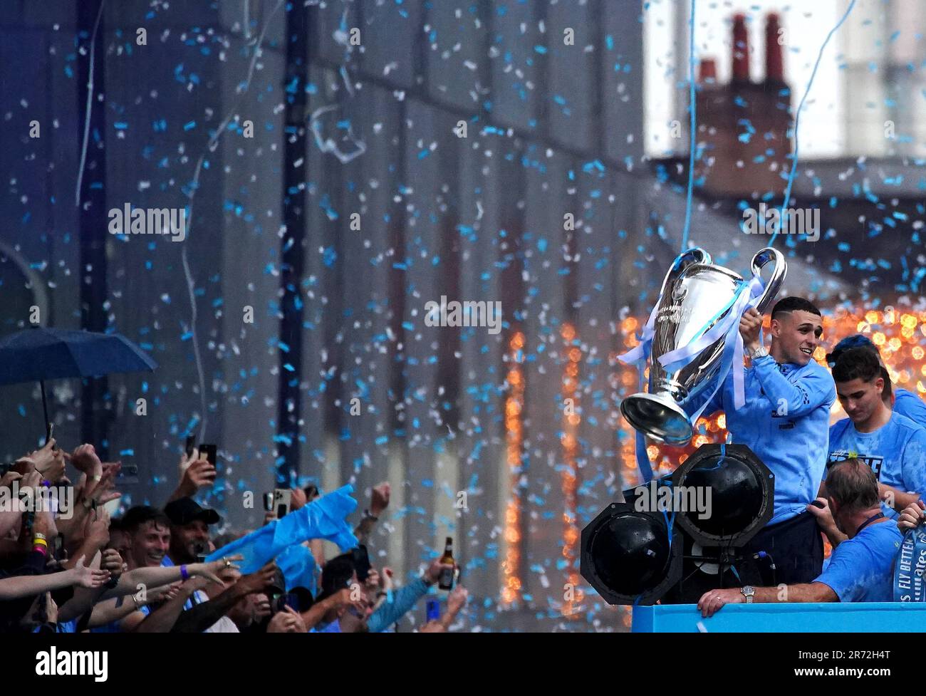 Phil foden 2023 premier league trophy hi-res stock photography and ...