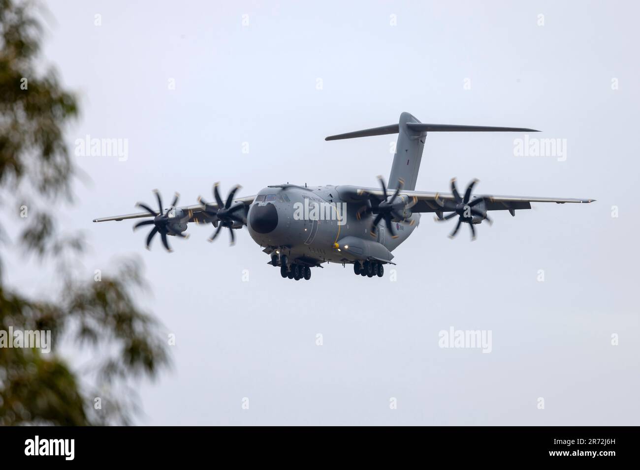 UK Air Force (RAF) Airbus A400M-180 (REG: ZM418) landing for a night ...