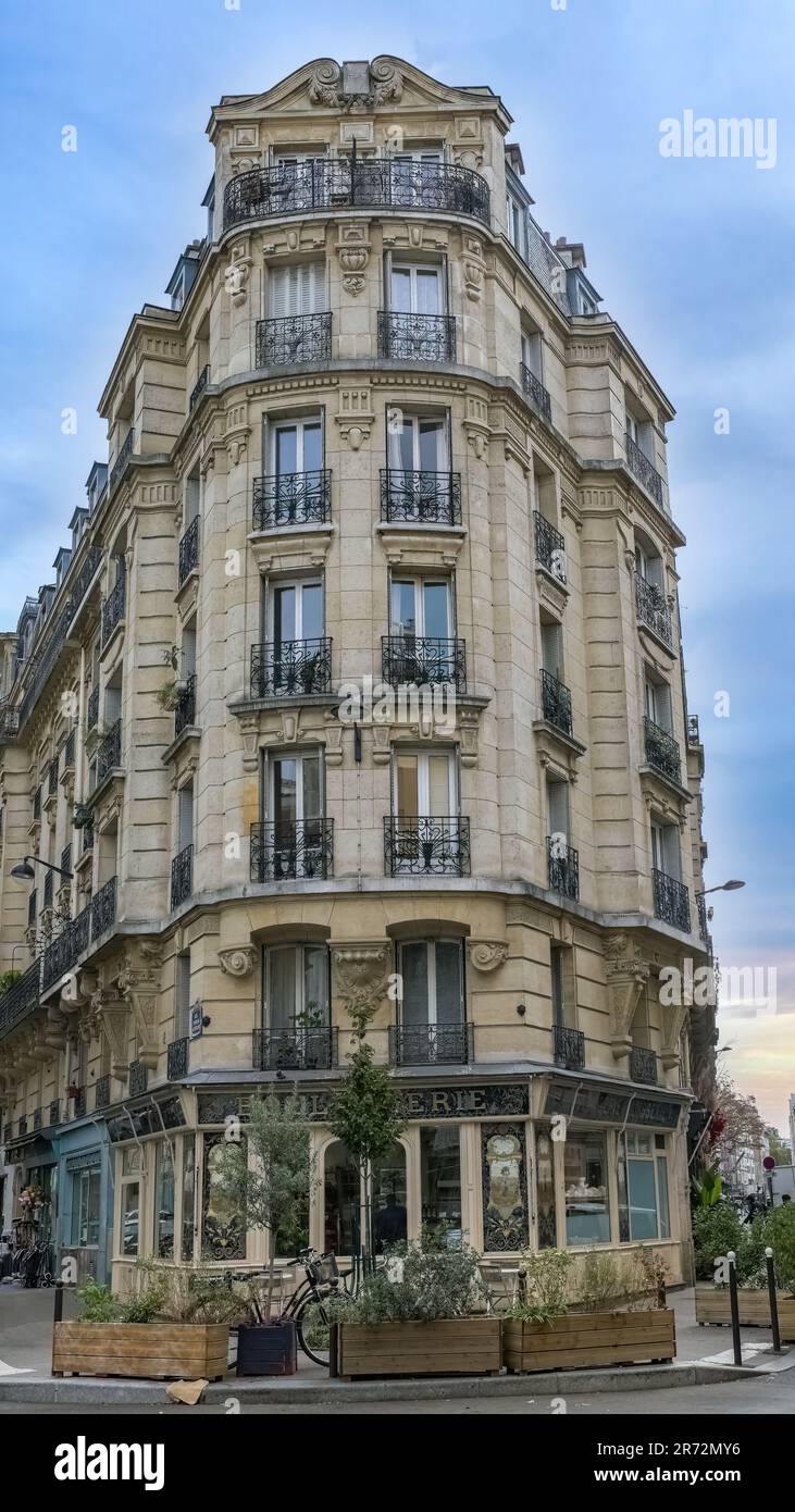 Paris, ancient buildings avenue Daumesnil, typical facades and windows ...
