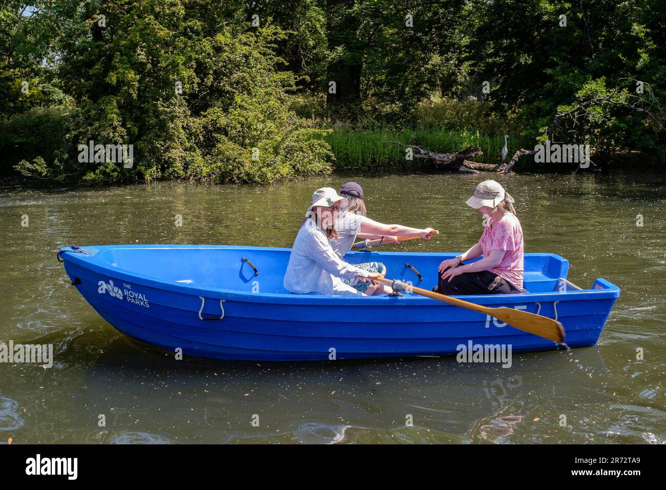 Boating on regents park hi-res stock photography and images - Alamy
