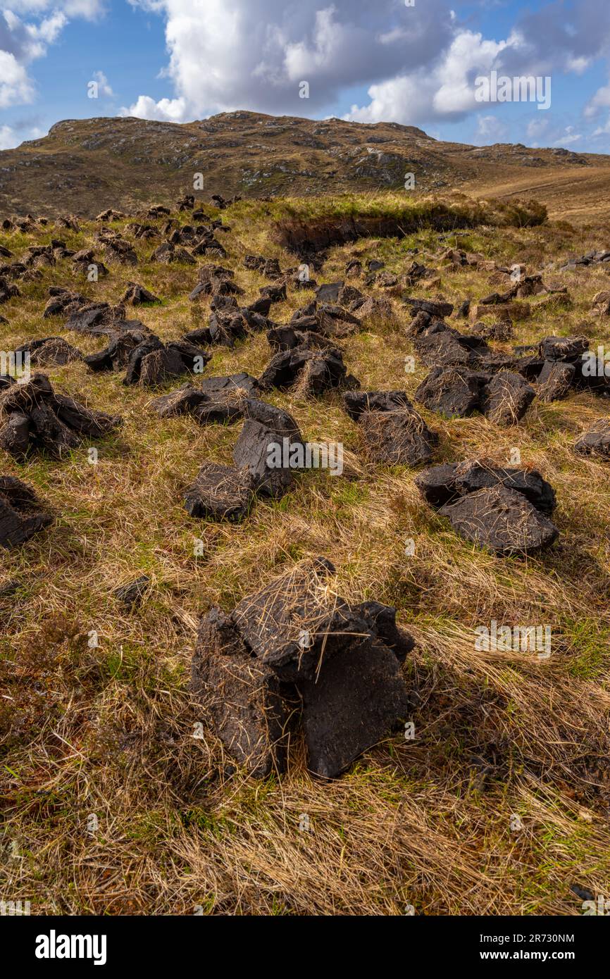 Peat cutting for fuel on the Isle of Lewis Stock Photo - Alamy