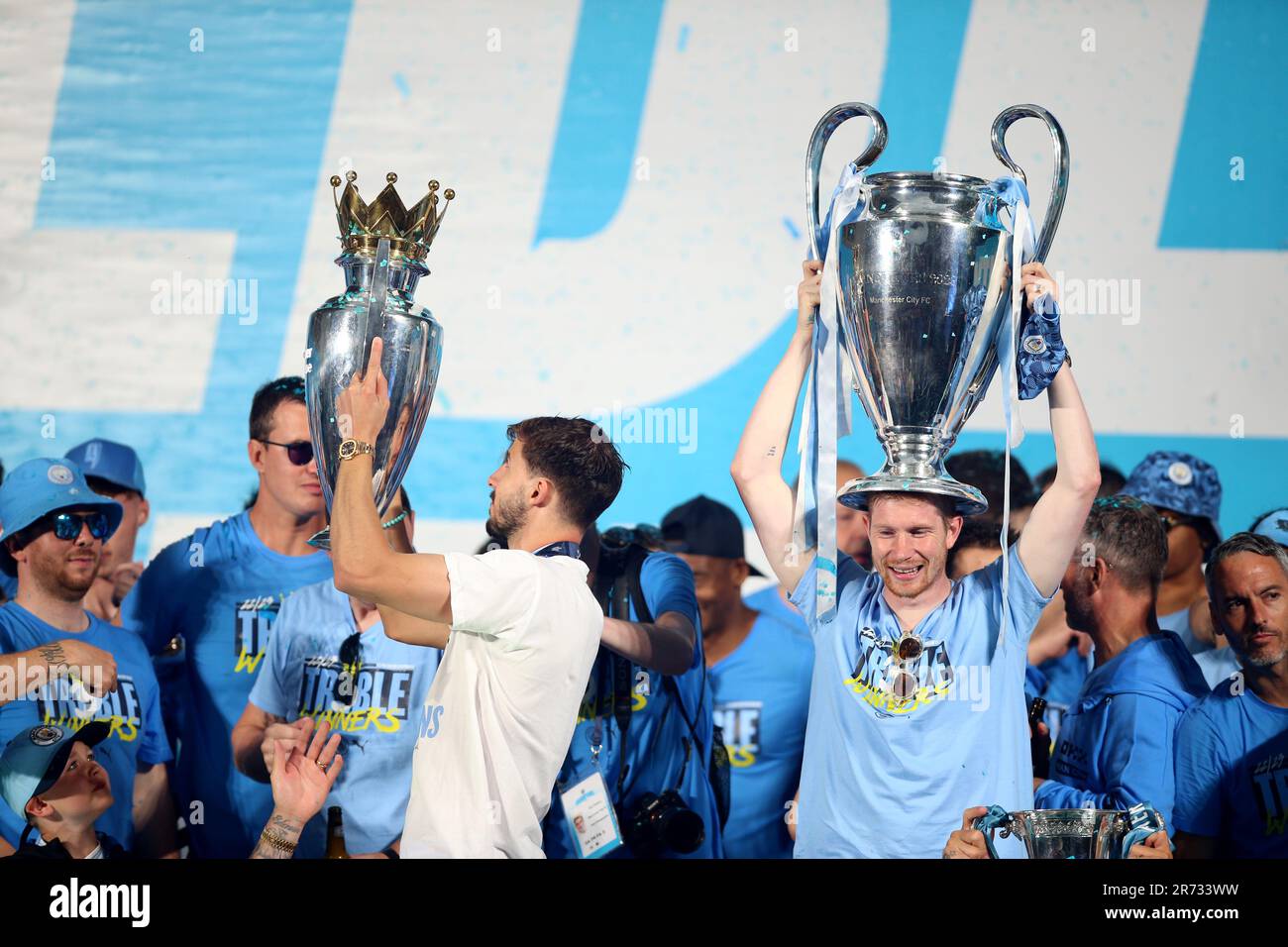 Manchester City's Aymeric Laporte (left) and Kevin De Bruyne (right ...
