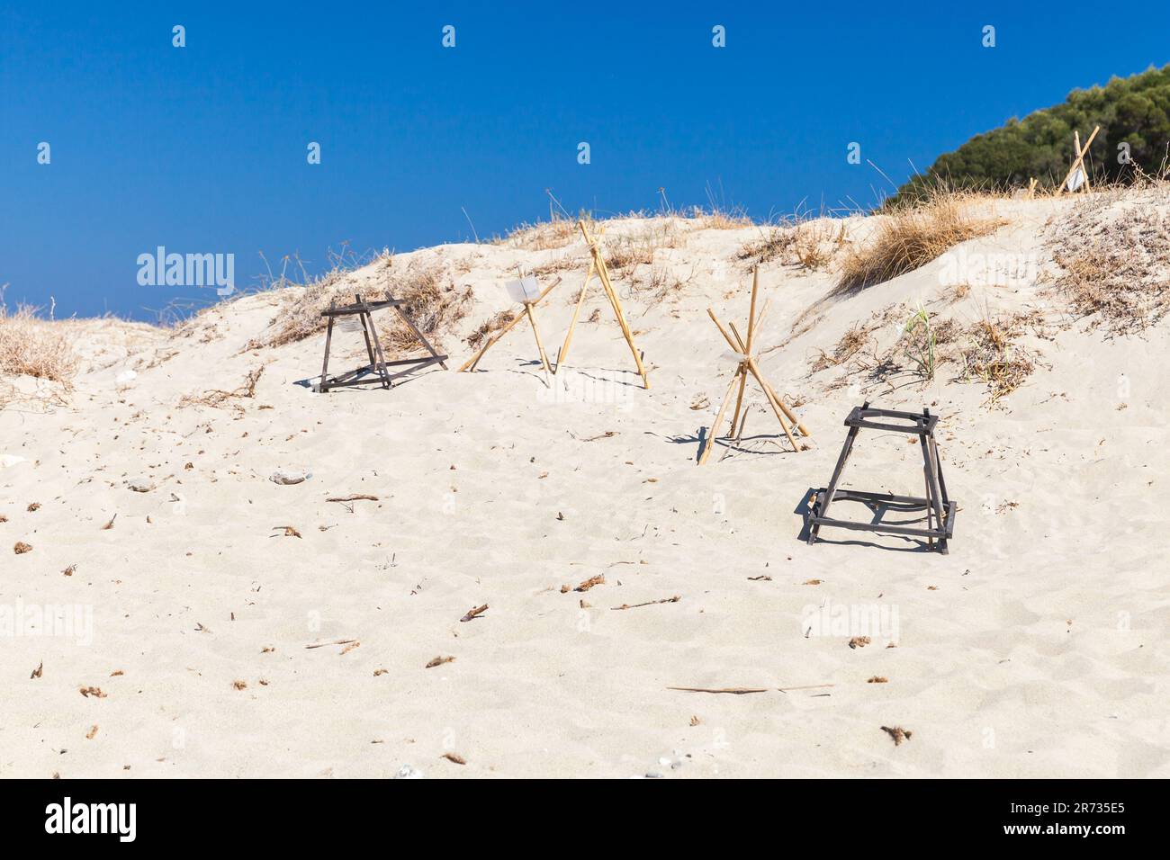 Nesting structures hi-res stock photography and images - Alamy