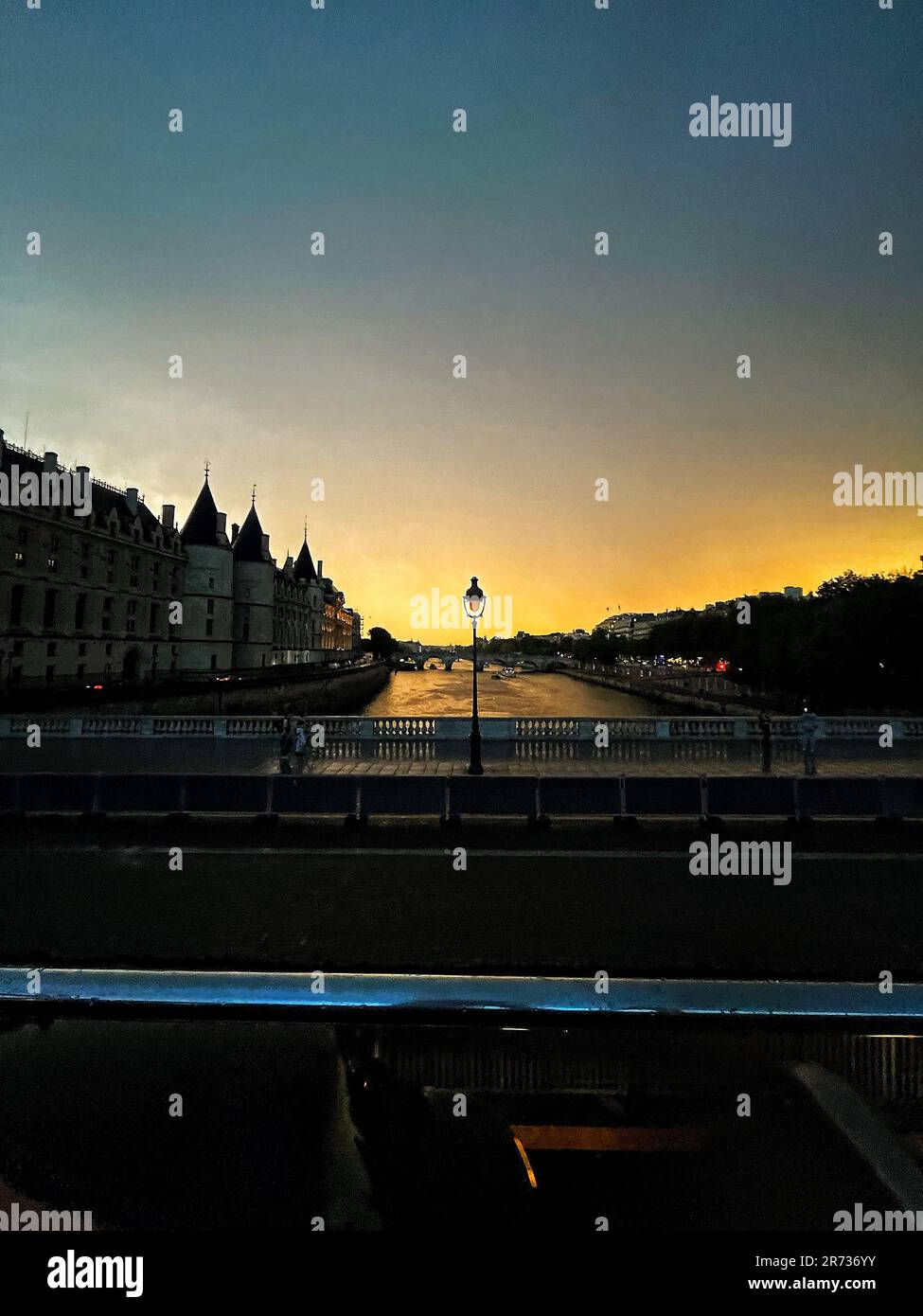 Parisbridgeview hi-res stock photography and images - Alamy