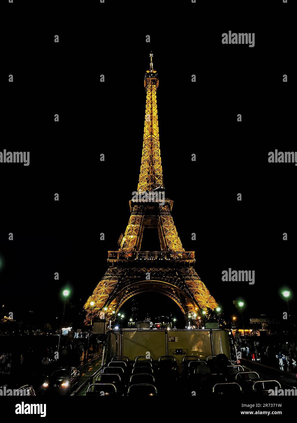 Paris_at_night hi-res stock photography and images - Alamy