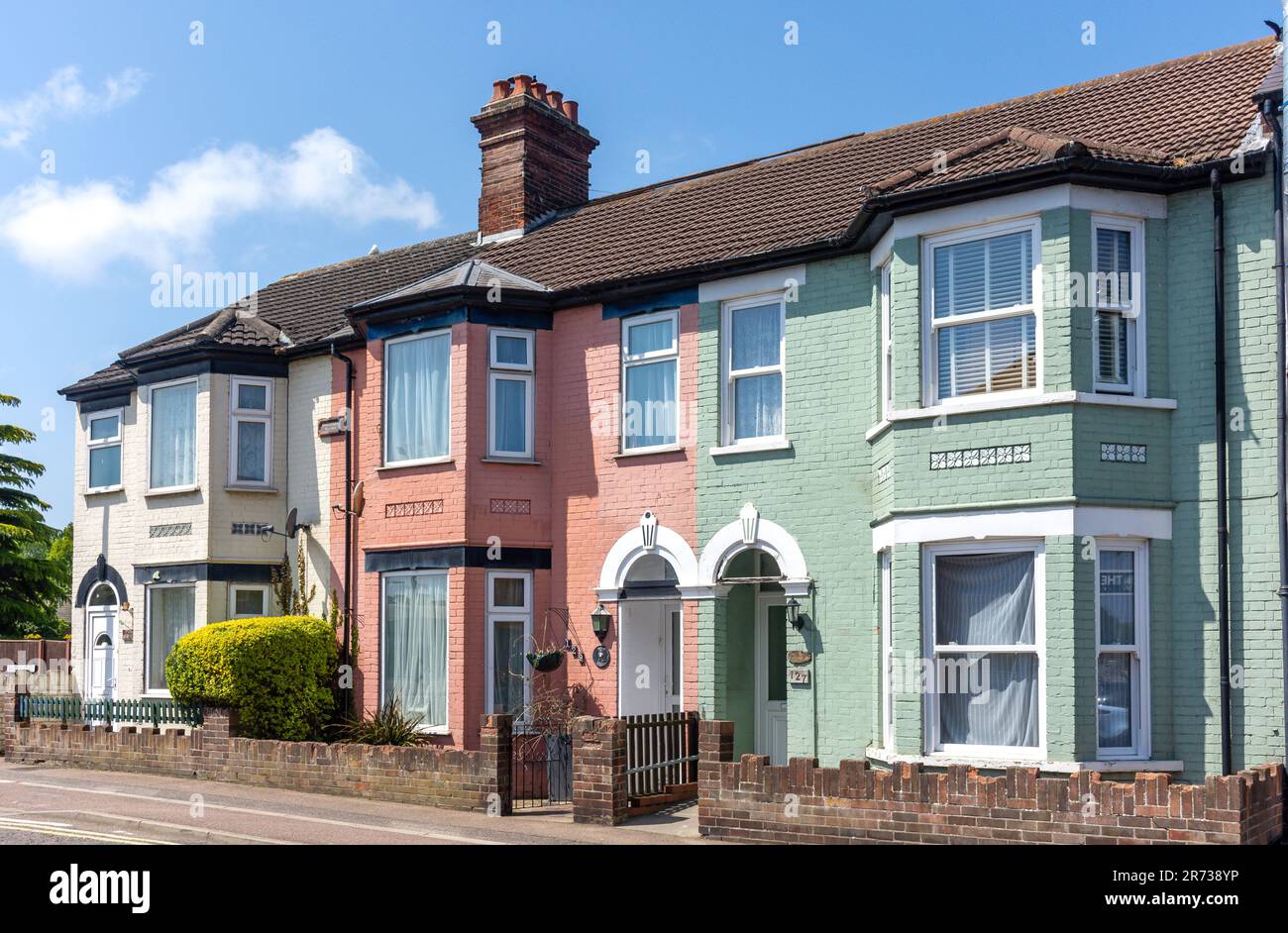 Colourful cottages, Bridge Road, Oulton Broad, Lowestoft, Suffolk ...