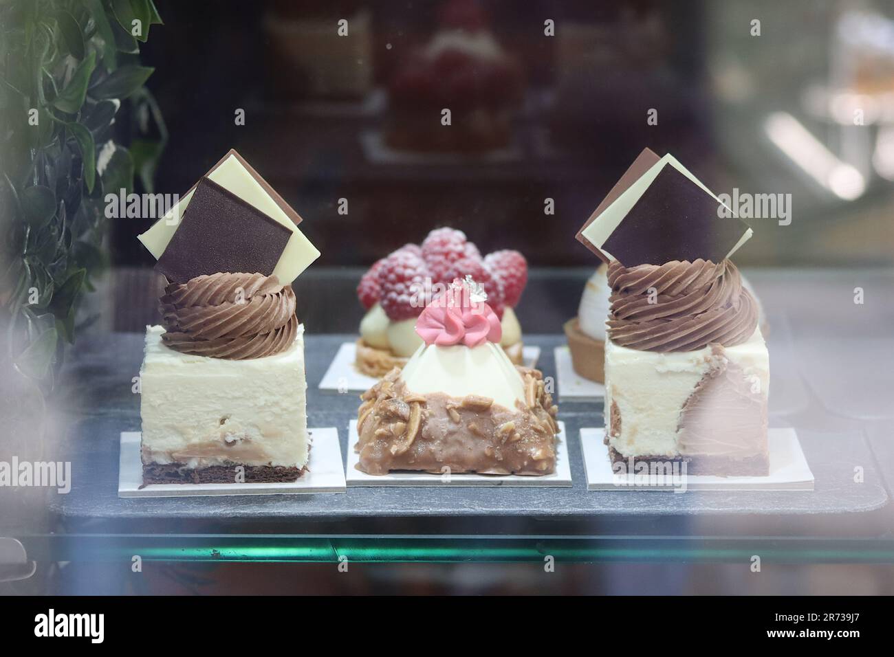 Bakery window display hi-res stock photography and images - Alamy
