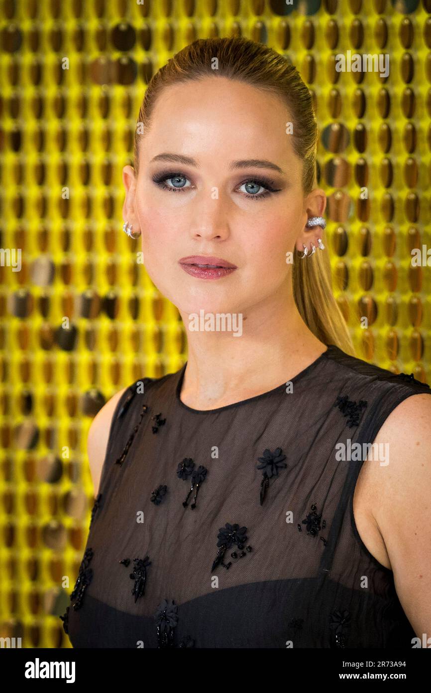 Jennifer Lawrence poses for photographers upon arrival at the premiere ...