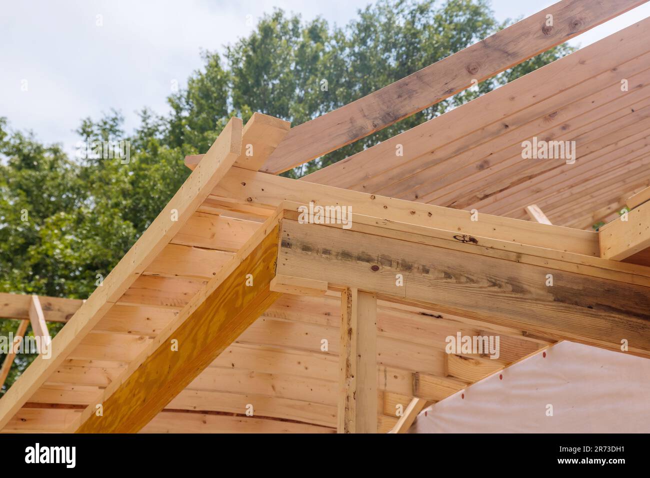 Design installation of trusses in wooden house must adhere to ensure ...