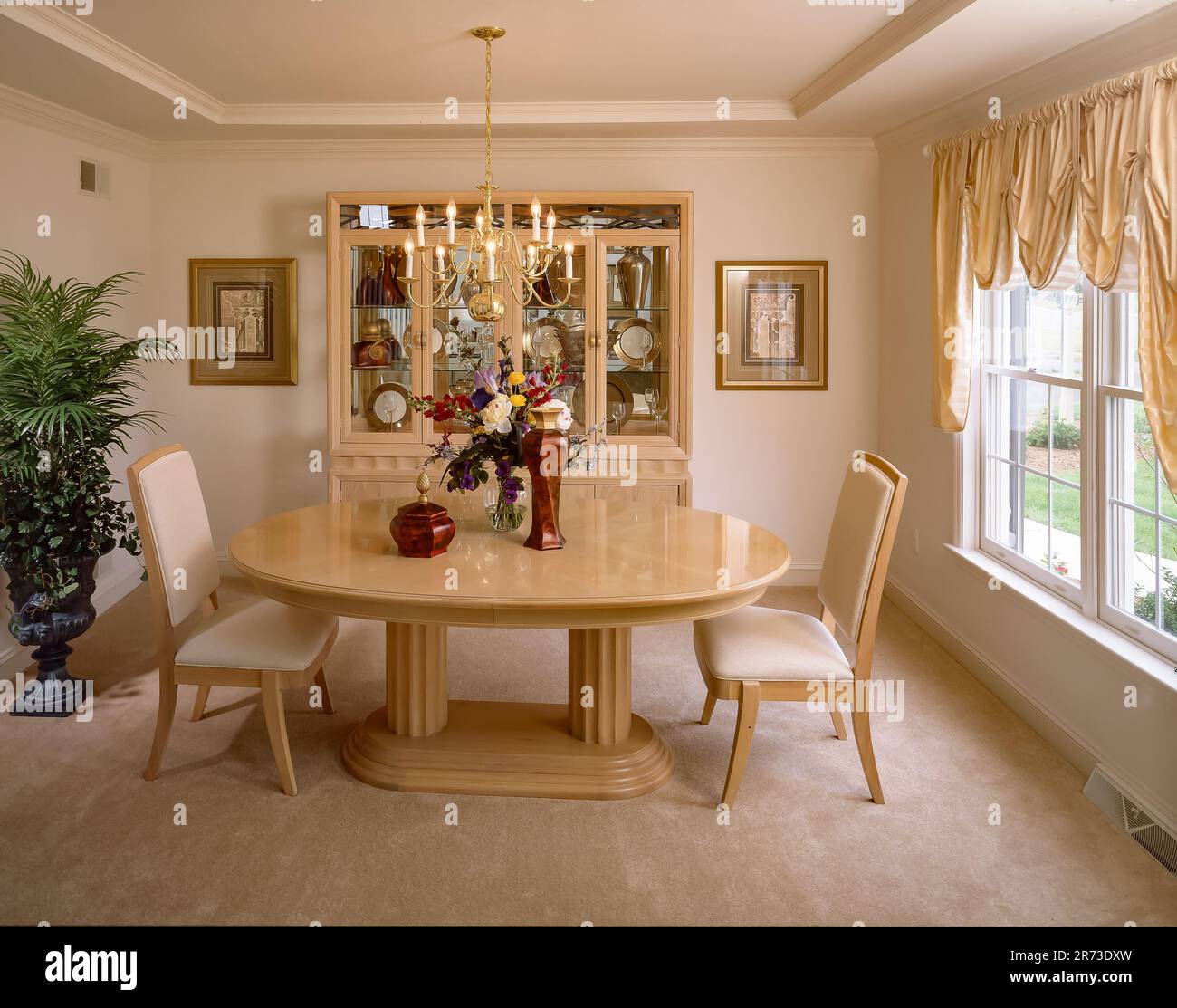 Family dining room, tables, chairs, elegant Stock Photo - Alamy