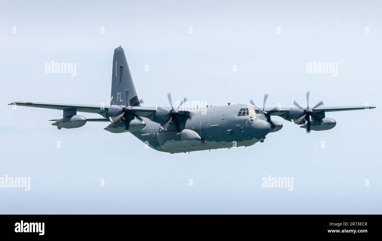 Hercules airplane prop propeller hi-res stock photography and images ...