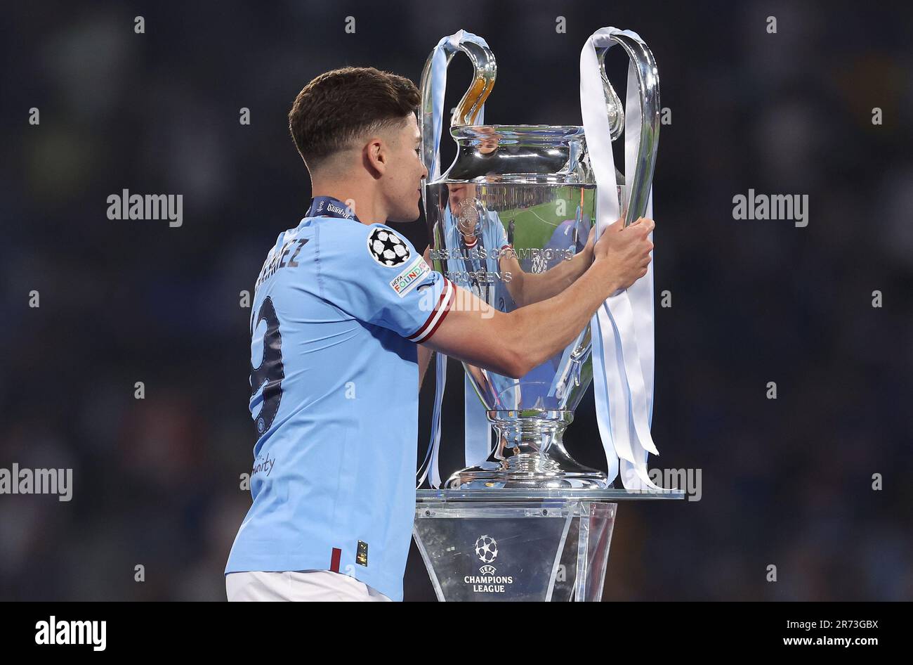 Julian alvarez trophy hi-res stock photography and images - Alamy
